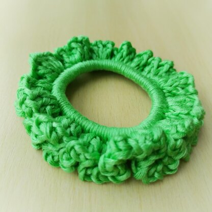 Ruffle Scrunchie Crochet pattern by Maria Molodova | LoveCrafts