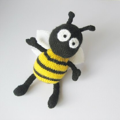 Bumble Bee Knitting pattern by Amanda Berry | LoveCrafts