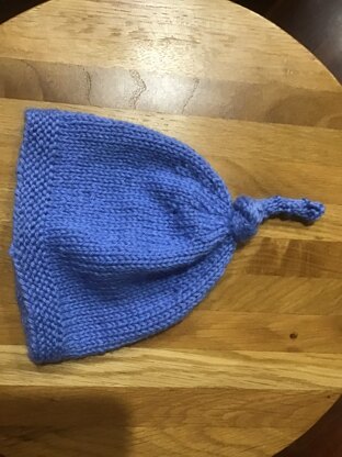Tegan Baby Hat with Top Knot Knitting pattern by Julie Taylor | LoveCrafts