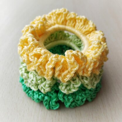Ruffle Scrunchie Crochet pattern by Maria Molodova | LoveCrafts