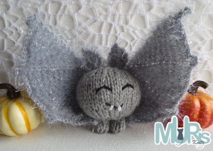 Halloween Bats Ornament Knitting pattern by MurisKnits | LoveCrafts