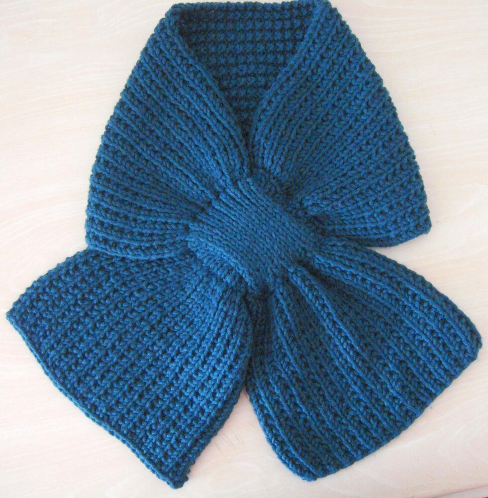 Keyhole Scarf Knitting Pattern