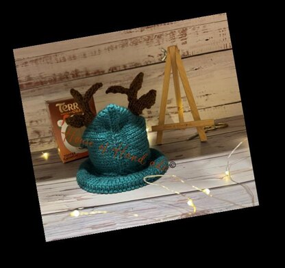 Hooded Reindeer Chocolate Orange Cover Knitting Pattern | LoveCrafts