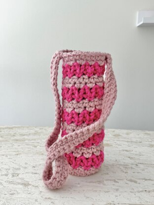 Rosy Water Bottle Bag Crochet pattern by The Crocheting | LoveCrafts