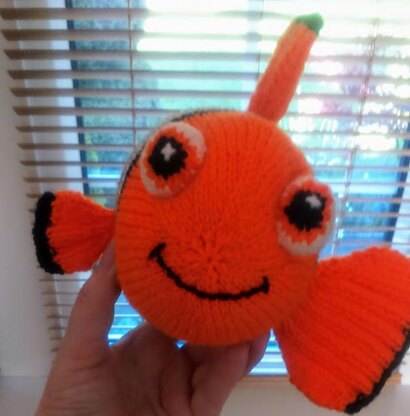 Nemo the Clown Fish Knitting pattern by Nixknittingsticks | LoveCrafts