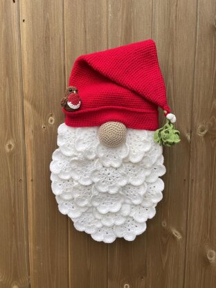 Christmas gonk wreath | LoveCrafts