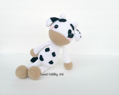 Mabel the Cow Crochet pattern by Carolyne Brodie | LoveCrafts