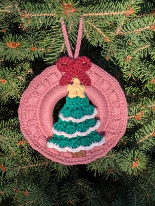 Flat Christmas tree English-US | LoveCrafts