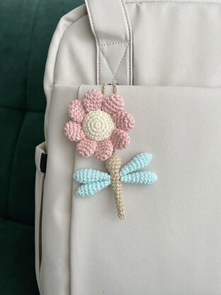 Flower and dragonfly No sew crochet pattern keyring Amigurumi charm ...