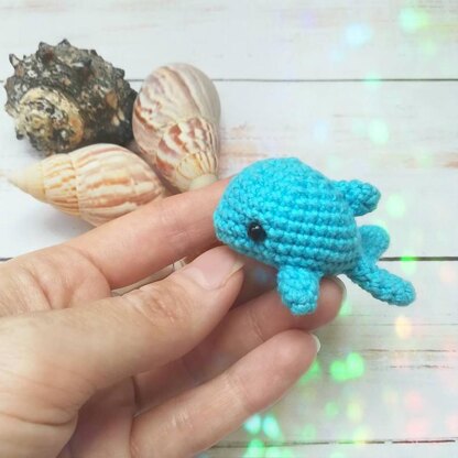 Mini whale or dolphin Crochet pattern by LovenikaDesign | LoveCrafts