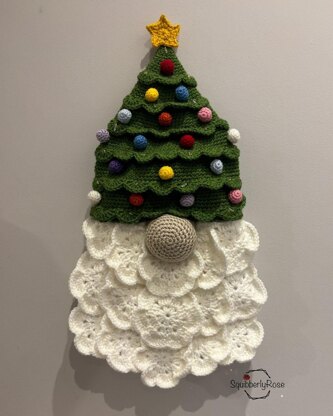 Christmas Tree Gnome Wreath | LoveCrafts