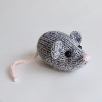 Nibbles the Mouse Knitting pattern by Amanda Berry | LoveCrafts