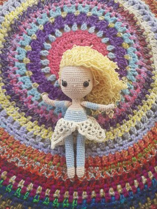 Elsa Doll Amigurumi Crochet pattern by Crossmanknits | LoveCrafts