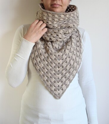 Triangular Cowl Crochet pattern by Woolfans | LoveCrafts