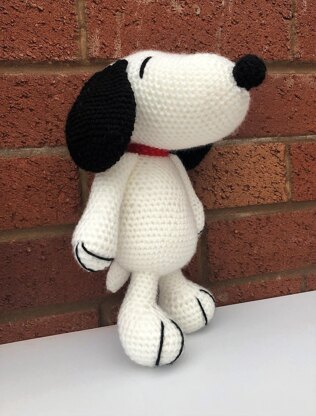Snoopy and Woodstock Crochet pattern by Teenie Crochets | LoveCrafts