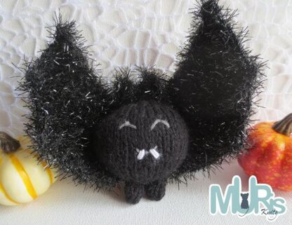 Halloween Bats Ornament Knitting pattern by MurisKnits | LoveCrafts