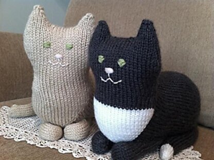 The Parlor Cat Knitting pattern by Sara Elizabeth Kellner | LoveCrafts