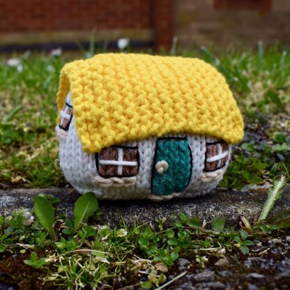 Itsy Bitsy Houses Knitting pattern by Amanda Berry | LoveCrafts