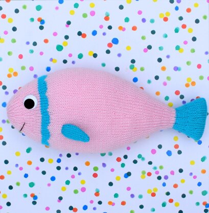 Fishy Friends Knitting pattern by Trish Roberts | LoveCrafts