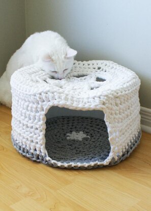 Chunky Tshirt Yarn Pet Cave Crochet pattern by Midknits LoveCrafts