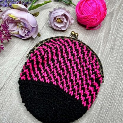 Raspberry Ripple Kiss Lock Coin Purse | LoveCrafts