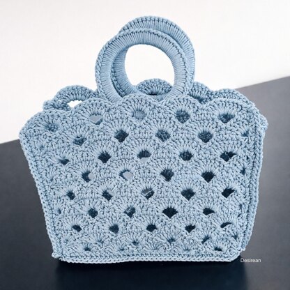 Offset Fan Stitch Crochet Bag | LoveCrafts