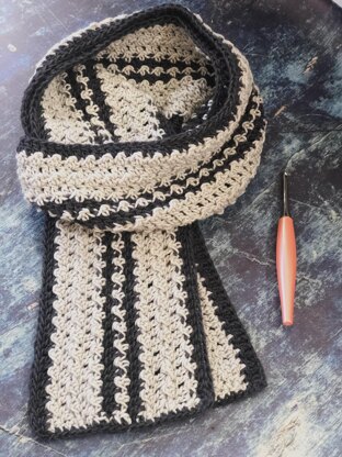 Verso Scarf Crochet pattern by ChristaCoDesign | LoveCrafts