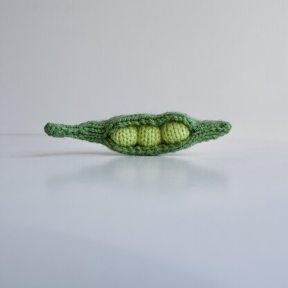 Pea Pod Knitting pattern by Amanda Berry | LoveCrafts