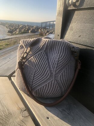 Hosta bag Crochet pattern by Sidsel Sangild | LoveCrafts