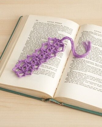 Daisy Chain Bookmark in Bernat Handicrafter Crochet Thread | Knitting Patterns | LoveCrafts