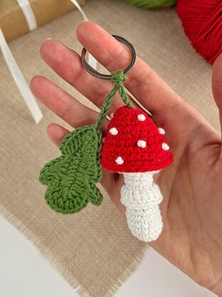 Mushroom with leaf keyring charm No sew amigurumi crochet parrern ...