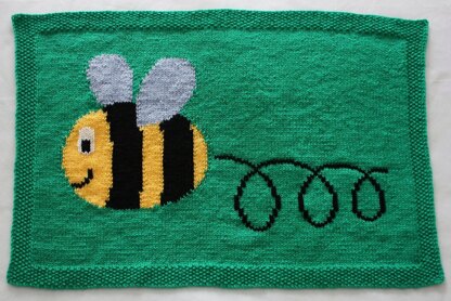 Busy buzzy bumble bee Knitting pattern by Vikki Bird | LoveCrafts